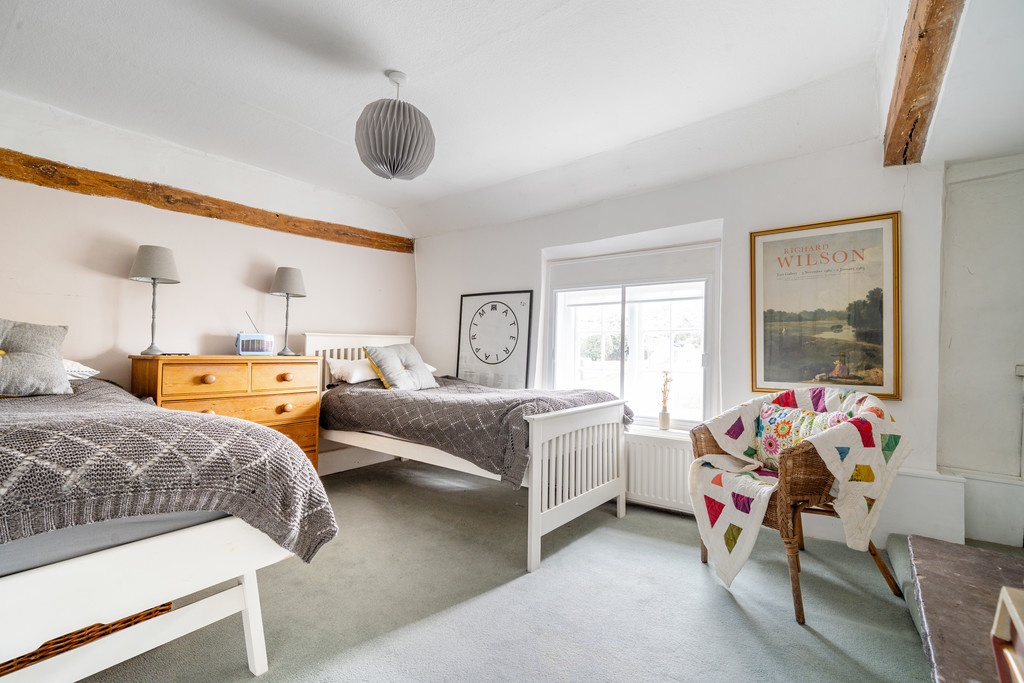 Codmore Hill - close to local shops - Fowlers Estate Agents